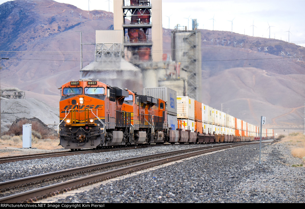 BNSF 6807